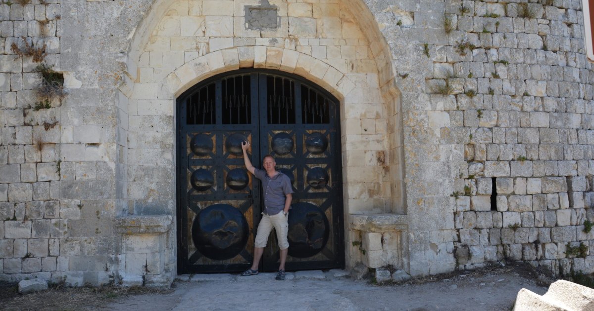 Porten i Tibnine Castle - I tjeneste for Norge